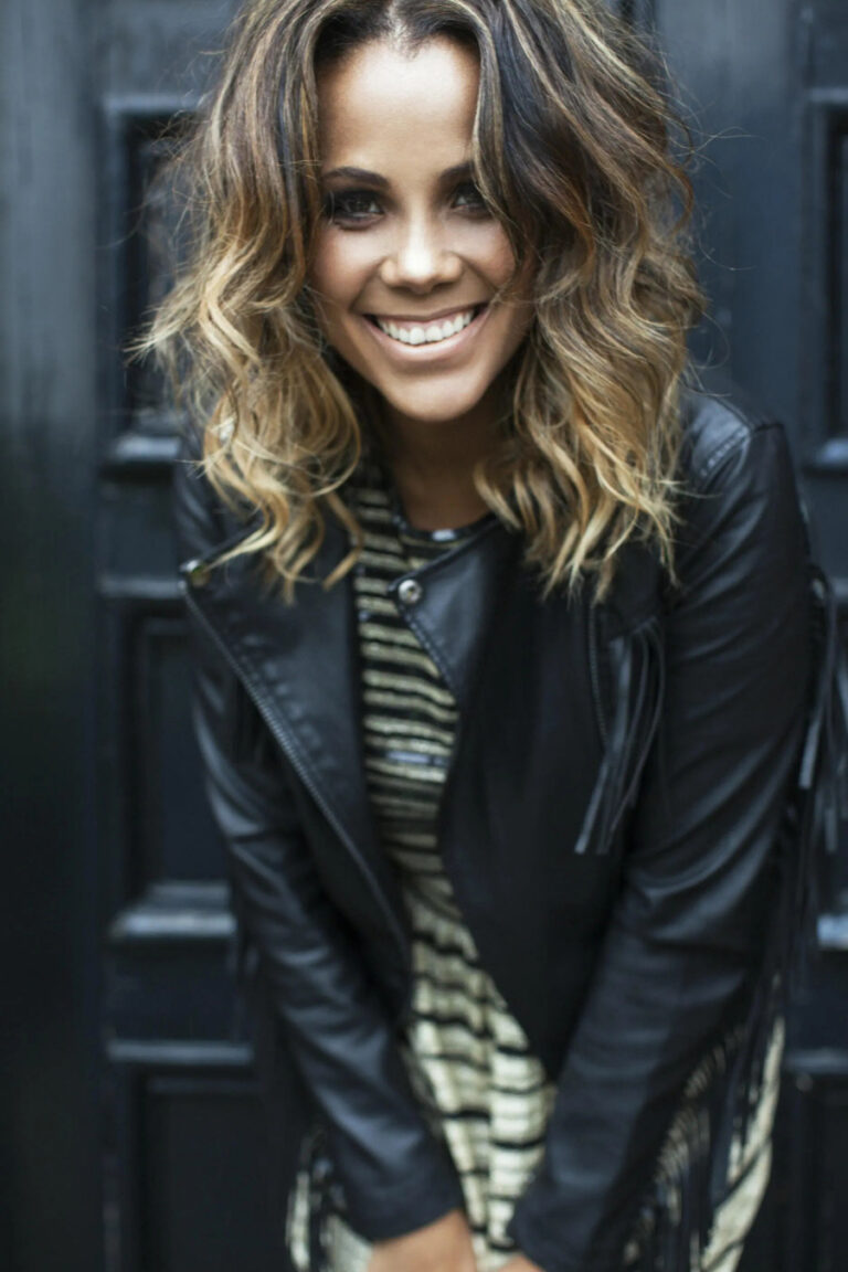 Jean Johansson- Biography